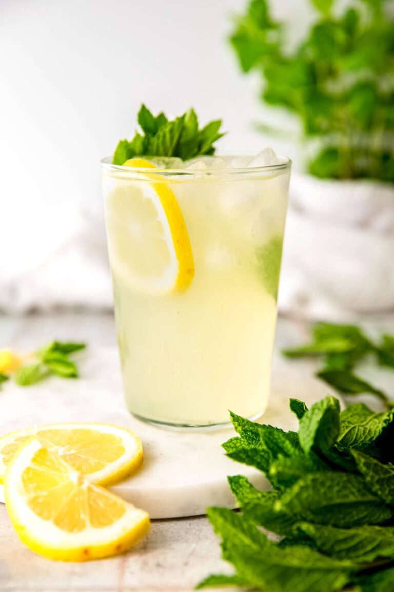 Easy Mint Lemonade - The Oregon Dietitian