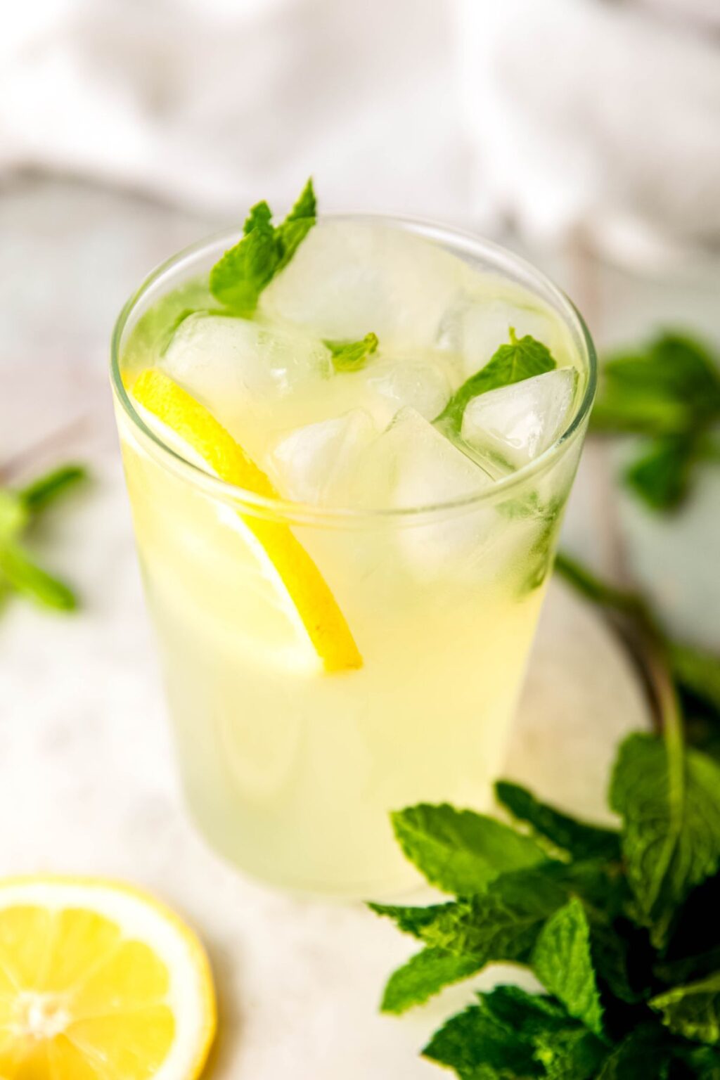 Easy Mint Lemonade - The Oregon Dietitian